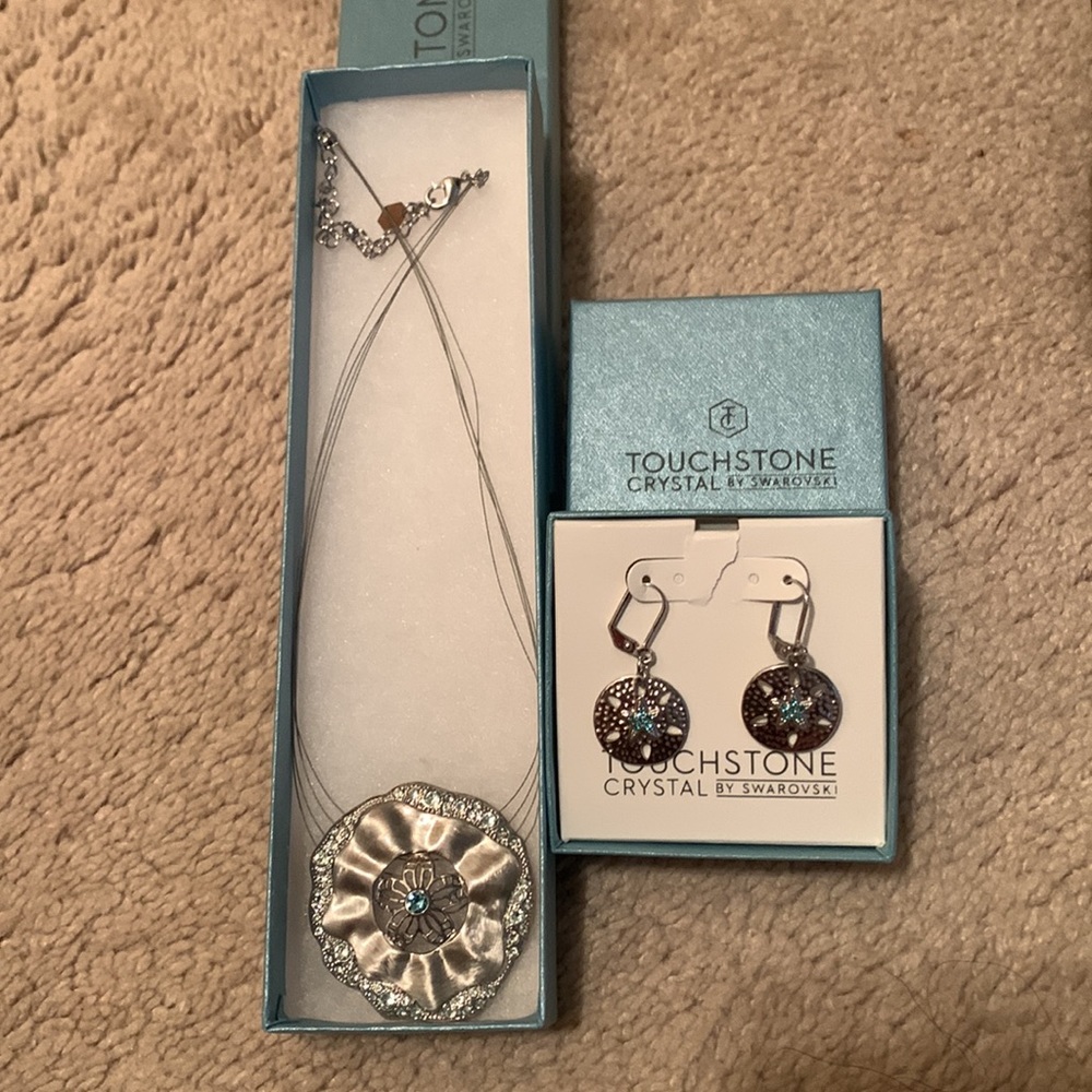Touchstone Crystal Sand Dollar Pendant And Earrings - Gem